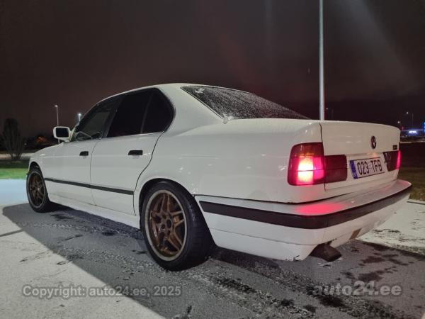 Balts BMW 5 Series 1992 Tallina, ar dzinēja tilpumu 2.50 L un nobraukumu 0 tūkst. km par 4200 €, foto 3 vietnē AUTOMOTO.COM.LV