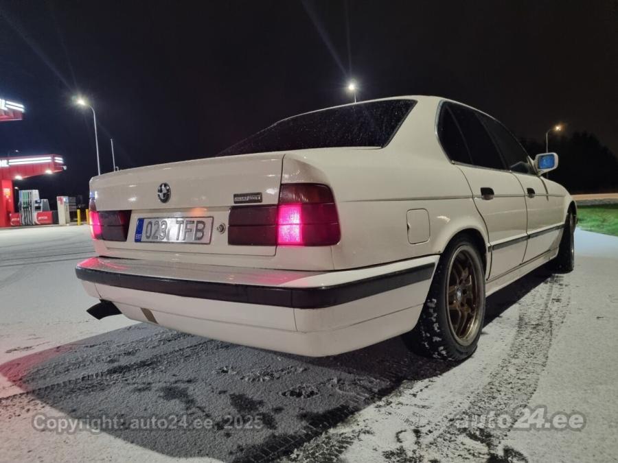 Balts BMW 5 Series 1992 Tallina, ar dzinēja tilpumu 2.50 L un nobraukumu 0 tūkst. km par 4200 €, foto 4 vietnē AUTOMOTO.COM.LV