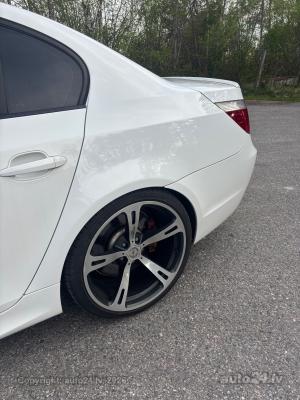 White BMW 5 Series 2007 in Tallinn, with an engine capacity of 4.00 L and mileage of 77 thousand km for 9999 €, photo 20 on AUTOMOTO.COM.LV