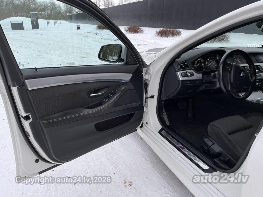 Balts BMW 5 Series 2011 Tallina, ar dzinēja tilpumu 3.00 L un nobraukumu 198 tūkst. km par 12000 €, foto 18 vietnē AUTOMOTO.COM.LV