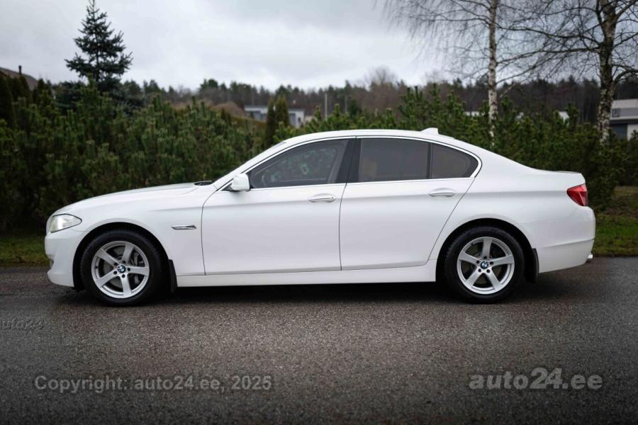 Balts BMW 5 Series 2012 Tallina, ar dzinēja tilpumu 3.00 L un nobraukumu 350 tūkst. km par 9900 €, foto 2 vietnē AUTOMOTO.COM.LV