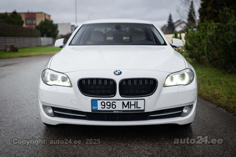 Balts BMW 5 Series 2012 Tallina, ar dzinēja tilpumu 3.00 L un nobraukumu 350 tūkst. km par 9900 €, foto 9 vietnē AUTOMOTO.COM.LV