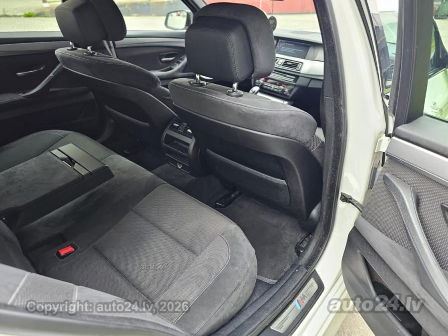Balts BMW 5 Series 2012 Tallina, ar dzinēja tilpumu 3.00 L un nobraukumu 264 tūkst. km par 12998 €, foto 13 vietnē AUTOMOTO.COM.LV
