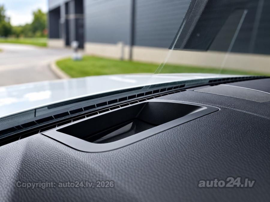 White BMW 5 Series 2012 in Tallinn, with an engine capacity of 0.00 L and mileage of 264 thousand km for 11799 €, photo 15 on AUTOMOTO.COM.LV