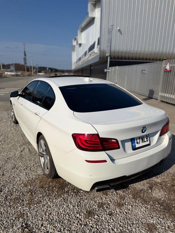 White BMW 5 Series 2013 in Tallinn, with an engine capacity of 4.40 L and mileage of 145 thousand km for 13999 €, photo 3 on AUTOMOTO.COM.LV