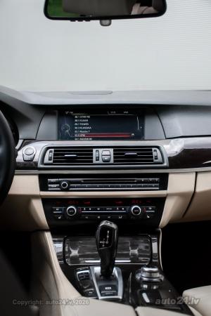 Balts BMW 5 Series 2013 Tallina, ar dzinēja tilpumu 3.00 L un nobraukumu 190 tūkst. km par 12990 €, foto 12 vietnē AUTOMOTO.COM.LV