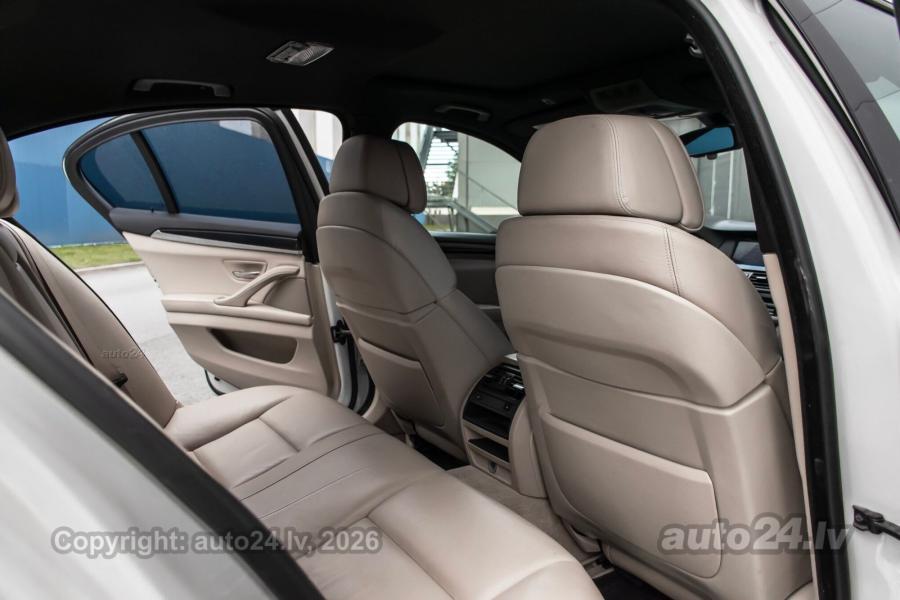 Balts BMW 5 Series 2013 Tallina, ar dzinēja tilpumu 3.00 L un nobraukumu 190 tūkst. km par 12990 €, foto 14 vietnē AUTOMOTO.COM.LV