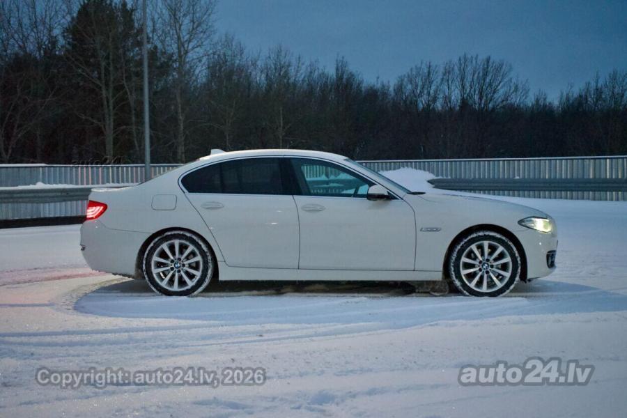 Balts BMW 5 Series 2014 Tallina, ar dzinēja tilpumu 2.00 L un nobraukumu 318 tūkst. km par 13900 €, foto 4 vietnē AUTOMOTO.COM.LV