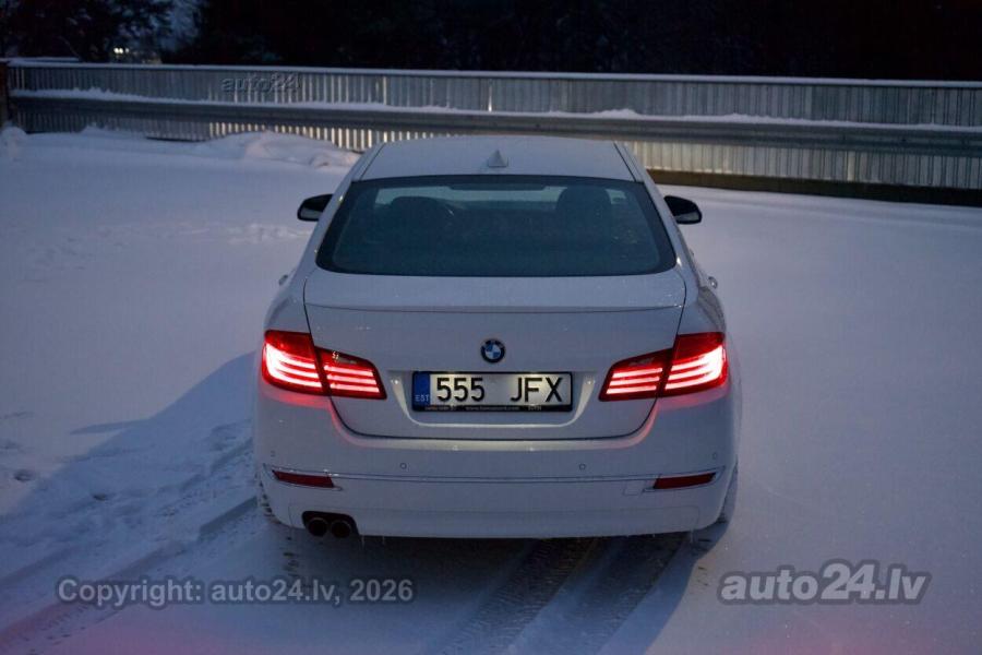 Balts BMW 5 Series 2014 Tallina, ar dzinēja tilpumu 2.00 L un nobraukumu 318 tūkst. km par 13900 €, foto 17 vietnē AUTOMOTO.COM.LV