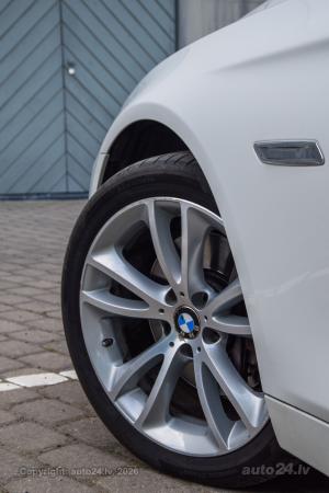 White BMW 5 Series 2015 in Tallinn, with an engine capacity of 3.00 L and mileage of 236 thousand km for 16900 €, photo 12 on AUTOMOTO.COM.LV