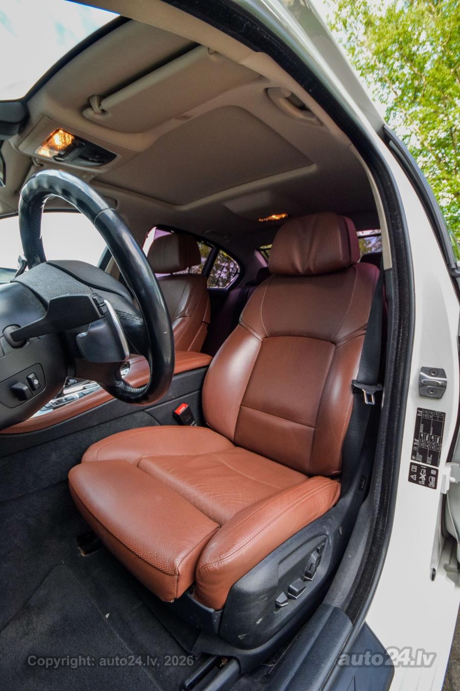 White BMW 5 Series 2015 in Tallinn, with an engine capacity of 3.00 L and mileage of 236 thousand km for 16900 €, photo 14 on AUTOMOTO.COM.LV