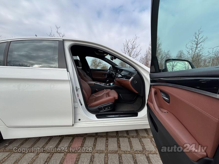 White BMW 5 Series 2016 in Kuressaare, with an engine capacity of 3.00 L and mileage of 179 thousand km for 18500 €, photo 17 on AUTOMOTO.COM.LV