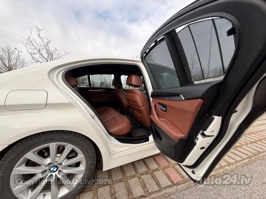 White BMW 5 Series 2016 in Kuressaare, with an engine capacity of 3.00 L and mileage of 179 thousand km for 18500 €, photo 18 on AUTOMOTO.COM.LV