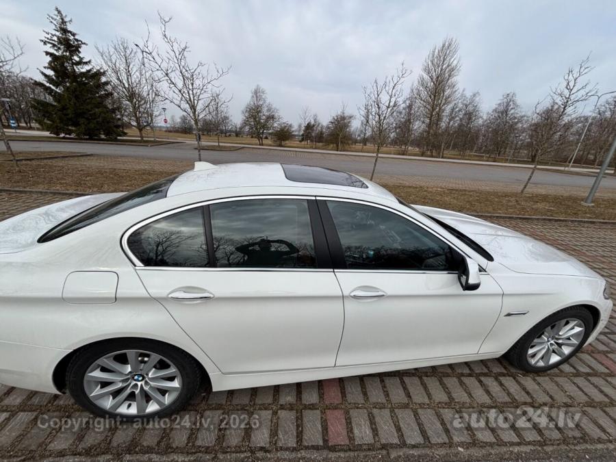 White BMW 5 Series 2016 in Kuressaare, with an engine capacity of 3.00 L and mileage of 179 thousand km for 18500 €, photo 19 on AUTOMOTO.COM.LV