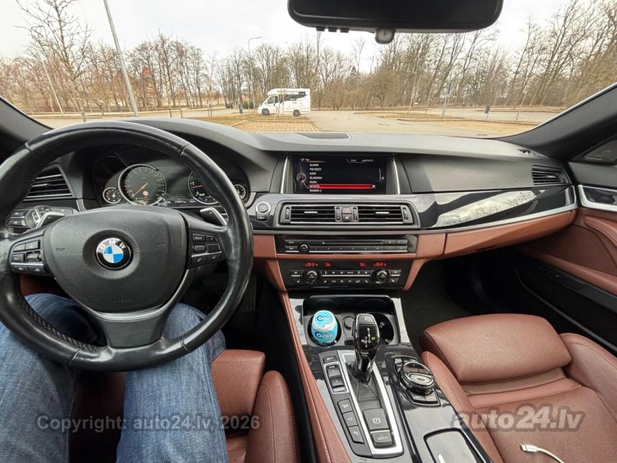 White BMW 5 Series 2016 in Kuressaare, with an engine capacity of 3.00 L and mileage of 179 thousand km for 18500 €, photo 20 on AUTOMOTO.COM.LV