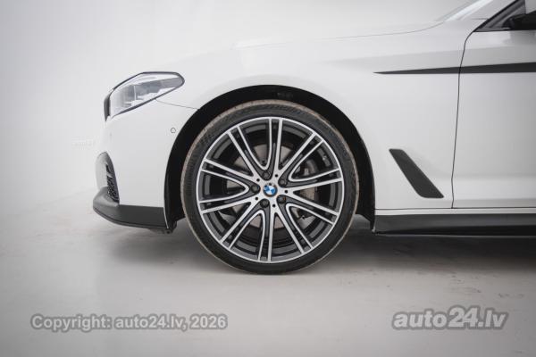 White BMW 5 Series 2017 in Tartu, with an engine capacity of 3.00 L and mileage of 219 thousand km for 26900 €, photo 8 on AUTOMOTO.COM.LV