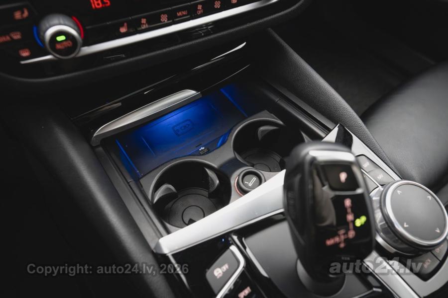 Balts BMW 5 Series 2017 Tartu, ar dzinēja tilpumu 3.00 L un nobraukumu 219 tūkst. km par 26900 €, foto 22 vietnē AUTOMOTO.COM.LV