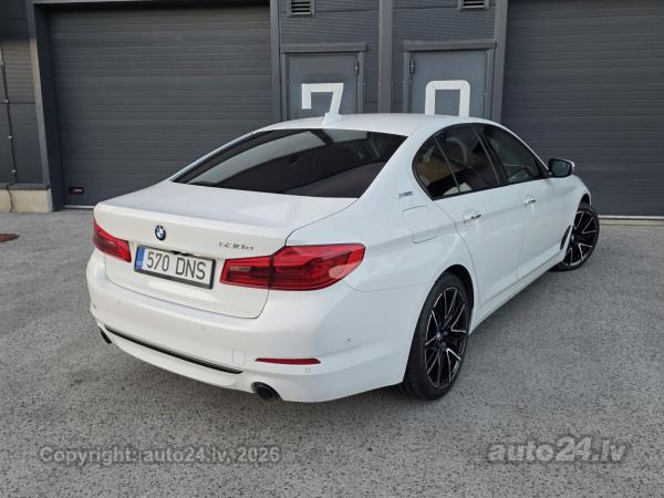 BMW 5 Series 2018 in Tallinn on AUTOMOTO.COM.LV White BMW 5 Series 2018 in Tallinn, with an engine capacity of 2.00 L and mileage of 87 thousand km for 20690 €, photo 5 on AUTOMOTO.COM.LV