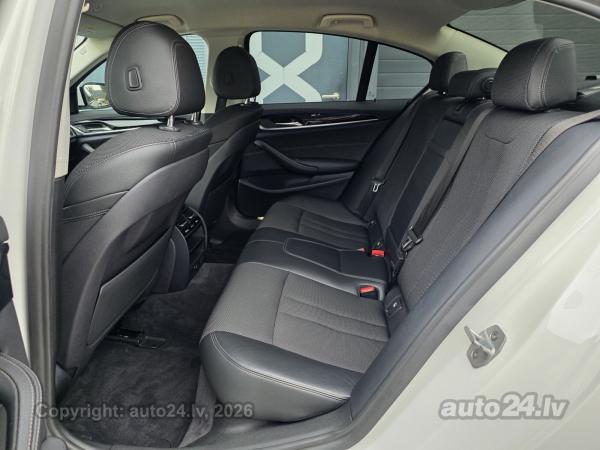 BMW 5 Series 2018 in Tallinn on AUTOMOTO.COM.LV White BMW 5 Series 2018 in Tallinn, with an engine capacity of 2.00 L and mileage of 87 thousand km for 20690 €, photo 10 on AUTOMOTO.COM.LV