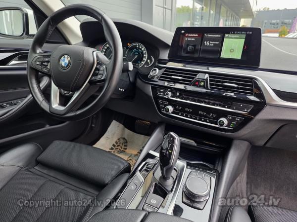 BMW 5 Series 2018 in Tallinn on AUTOMOTO.COM.LV White BMW 5 Series 2018 in Tallinn, with an engine capacity of 2.00 L and mileage of 87 thousand km for 20690 €, photo 11 on AUTOMOTO.COM.LV