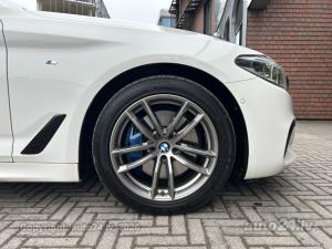 Balts BMW 5 Series 2019 Tallina, ar dzinēja tilpumu 3.00 L un nobraukumu 113 tūkst. km par 33900 €, foto 24 vietnē AUTOMOTO.COM.LV