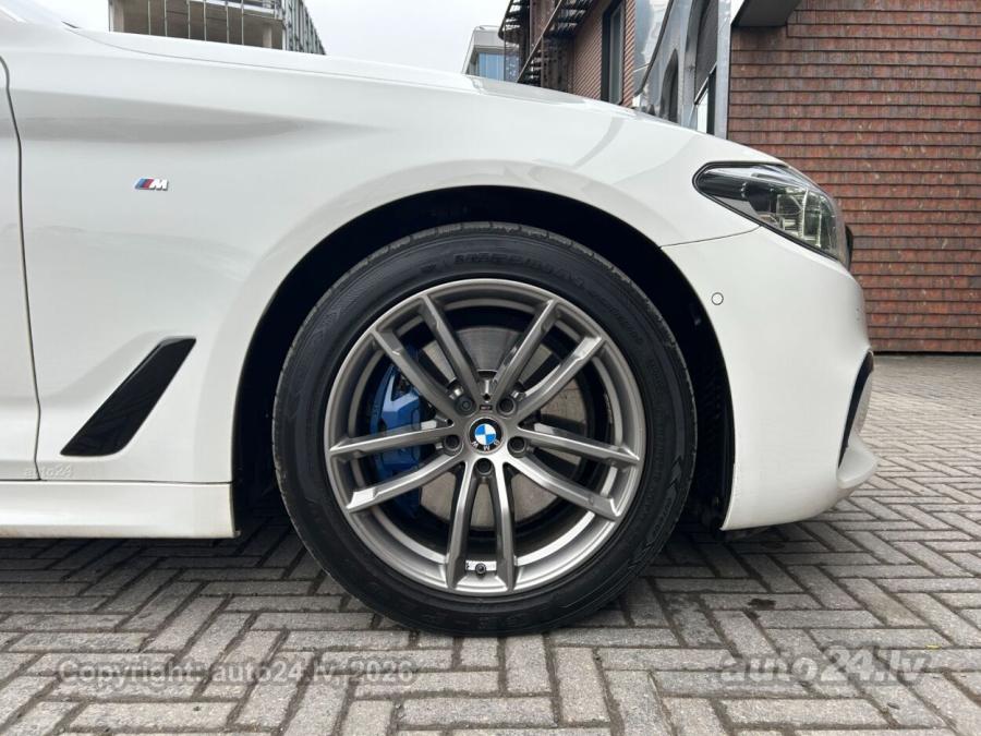Balts BMW 5 Series 2019 Tallina, ar dzinēja tilpumu 3.00 L un nobraukumu 113 tūkst. km par 33900 €, foto 24 vietnē AUTOMOTO.COM.LV