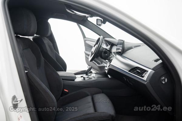White BMW 5 Series 2021 in Tallinn, with an engine capacity of 2.00 L and mileage of 90 thousand km for 32899 €, photo 11 on AUTOMOTO.COM.LV