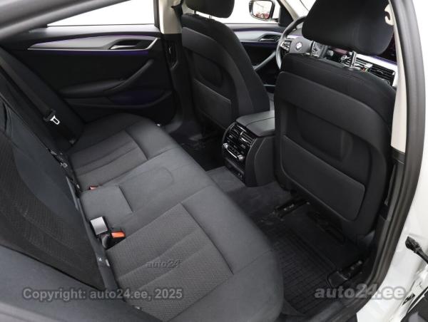 Balts BMW 5 Series 2022 Tallina, ar dzinēja tilpumu 2.00 L un nobraukumu 33 tūkst. km par 32500 €, foto 11 vietnē AUTOMOTO.COM.LV