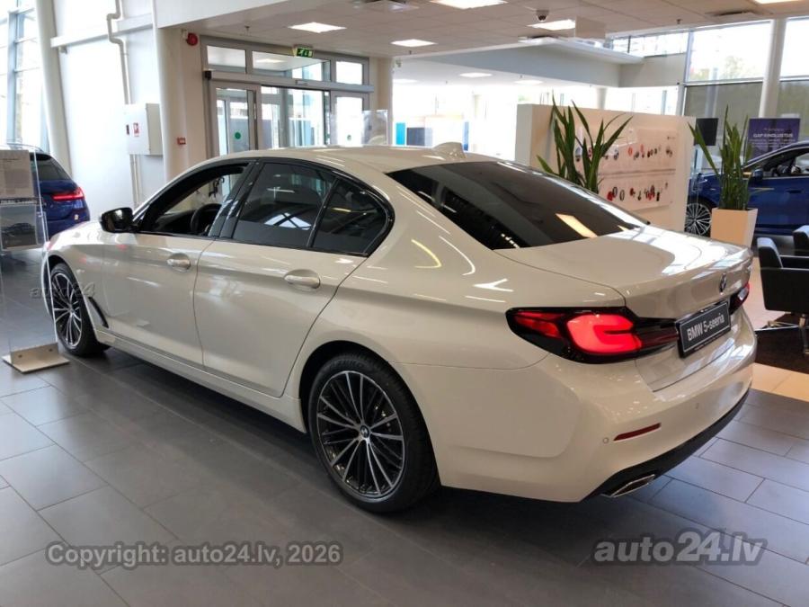 White BMW 5 Series 2022 in Tallinn, with an engine capacity of 2.00 L and mileage of 41 thousand km for 35000 €, photo 3 on AUTOMOTO.COM.LV