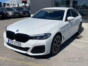 Balts BMW 5 Series 2023 Tartu, ar dzinēja tilpumu 2.00 L un nobraukumu 48 tūkst. km par 44990 €, foto  vietnē AUTOMOTO.COM.LV