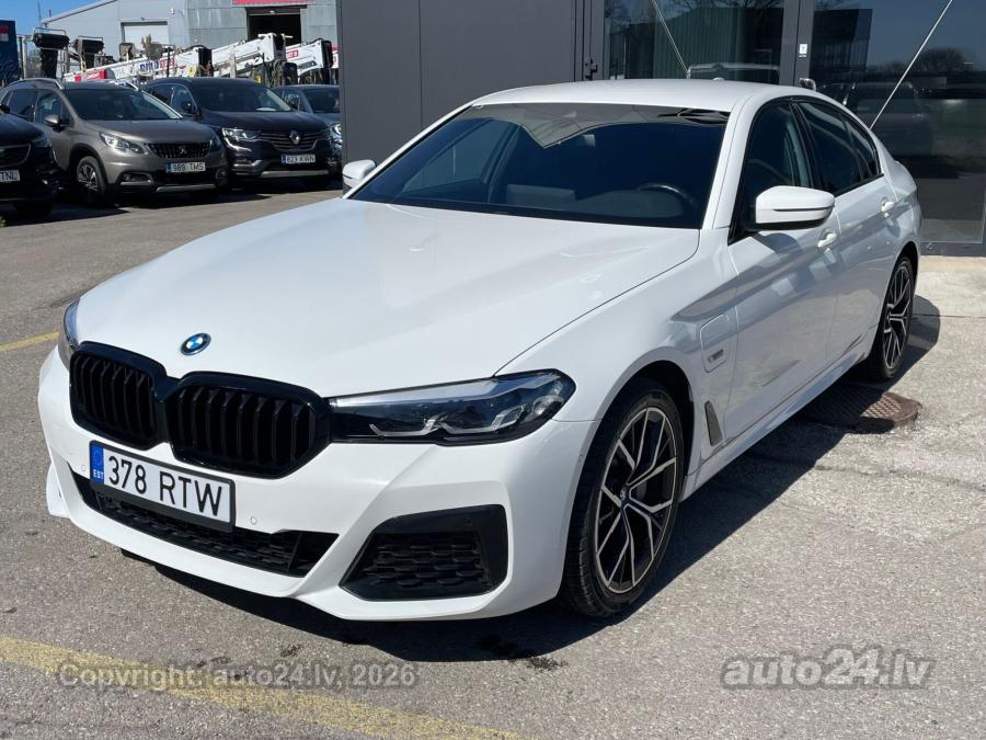 Balts BMW 5 Series 2023 Tartu, ar dzinēja tilpumu 2.00 L un nobraukumu 48 tūkst. km par 44990 €, foto 1 vietnē AUTOMOTO.COM.LV