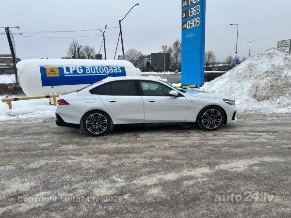 Balts BMW 5 Series 2024 Tallina, ar dzinēja tilpumu 2.00 L un nobraukumu 183 tūkst. km par 42600 €, foto 3 vietnē AUTOMOTO.COM.LV