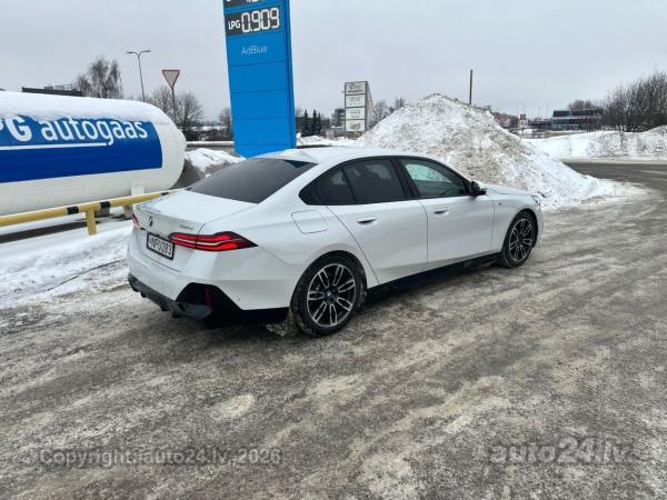Balts BMW 5 Series 2024 Tallina, ar dzinēja tilpumu 2.00 L un nobraukumu 183 tūkst. km par 42600 €, foto 5 vietnē AUTOMOTO.COM.LV