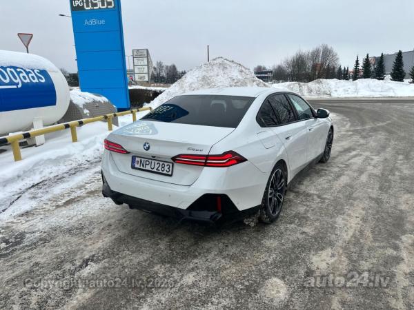 Balts BMW 5 Series 2024 Tallina, ar dzinēja tilpumu 2.00 L un nobraukumu 183 tūkst. km par 42600 €, foto 8 vietnē AUTOMOTO.COM.LV
