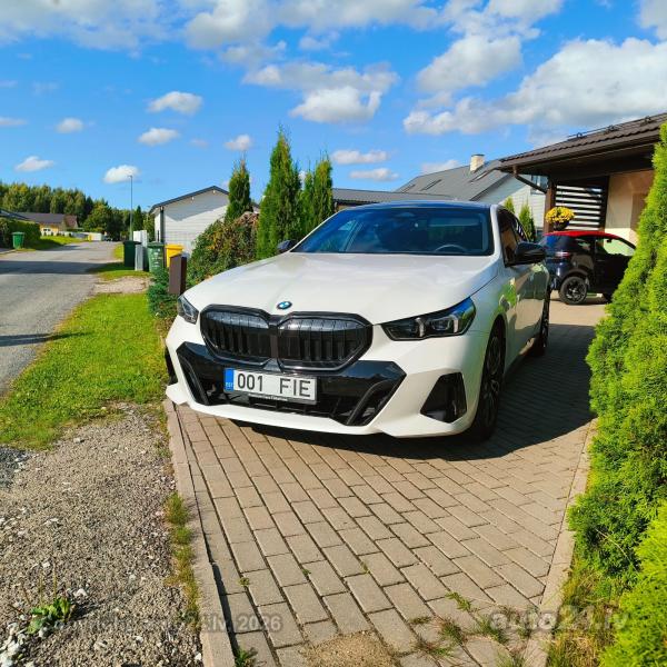 BMW 5 Series 2024 in Tallinn on AUTOMOTO.COM.LV White BMW 5 Series 2024 in Tallinn, with an engine capacity of 2.00 L and mileage of 36 thousand km for 58000 €, photo 9 on AUTOMOTO.COM.LV