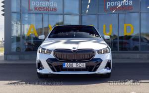 Balts BMW 5 Series 2025 Tallina, ar dzinēja tilpumu 3.00 L un nobraukumu 32 tūkst. km par 79990 €, foto 3 vietnē AUTOMOTO.COM.LV