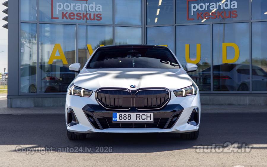 Balts BMW 5 Series 2025 Tallina, ar dzinēja tilpumu 3.00 L un nobraukumu 32 tūkst. km par 79990 €, foto 3 vietnē AUTOMOTO.COM.LV