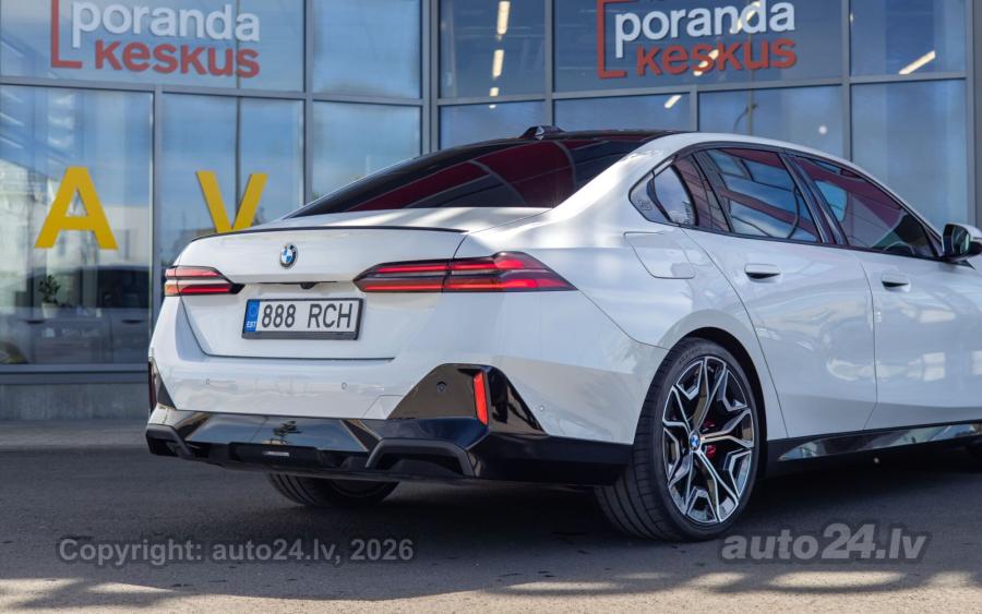 Balts BMW 5 Series 2025 Tallina, ar dzinēja tilpumu 3.00 L un nobraukumu 32 tūkst. km par 79990 €, foto 5 vietnē AUTOMOTO.COM.LV