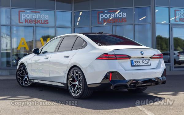 Balts BMW 5 Series 2025 Tallina, ar dzinēja tilpumu 3.00 L un nobraukumu 32 tūkst. km par 79990 €, foto 5 vietnē AUTOMOTO.COM.LV