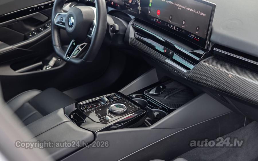 Balts BMW 5 Series 2025 Tallina, ar dzinēja tilpumu 3.00 L un nobraukumu 32 tūkst. km par 79990 €, foto 12 vietnē AUTOMOTO.COM.LV