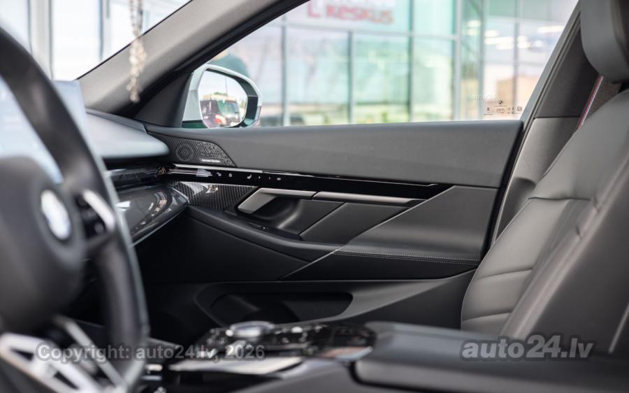 Balts BMW 5 Series 2025 Tallina, ar dzinēja tilpumu 3.00 L un nobraukumu 32 tūkst. km par 79990 €, foto 16 vietnē AUTOMOTO.COM.LV