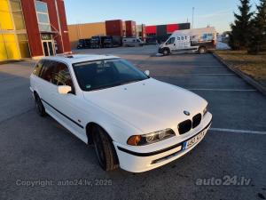 Balts BMW 5 Series 2000 Tallina, ar dzinēja tilpumu 2.50 L un nobraukumu 304 tūkst. km par 3300 €, foto  vietnē AUTOMOTO.COM.LV