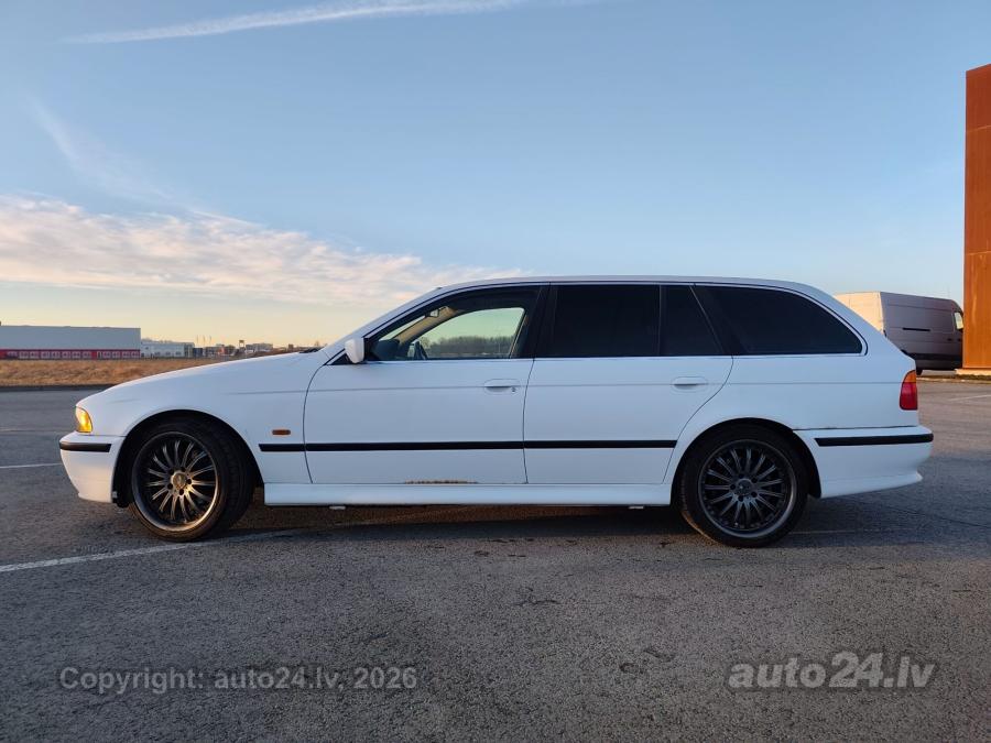 White BMW 5 Series 2000 in Tallinn, with an engine capacity of 2.50 L and mileage of 304 thousand km for 3300 €, photo 4 on AUTOMOTO.COM.LV