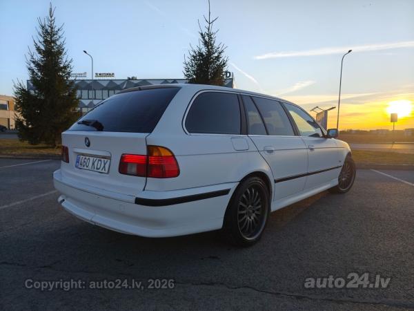 Balts BMW 5 Series 2000 Tallina, ar dzinēja tilpumu 2.50 L un nobraukumu 304 tūkst. km par 3300 €, foto 4 vietnē AUTOMOTO.COM.LV