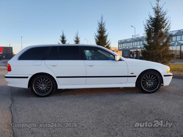 Balts BMW 5 Series 2000 Tallina, ar dzinēja tilpumu 2.50 L un nobraukumu 304 tūkst. km par 3300 €, foto 5 vietnē AUTOMOTO.COM.LV