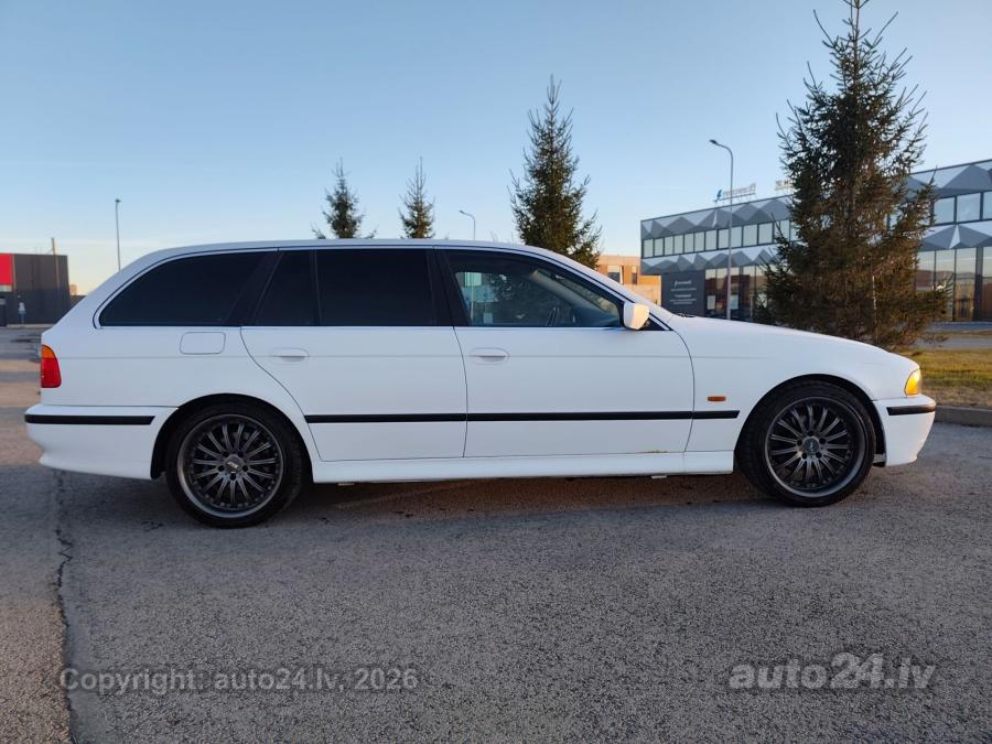 White BMW 5 Series 2000 in Tallinn, with an engine capacity of 2.50 L and mileage of 304 thousand km for 3300 €, photo 6 on AUTOMOTO.COM.LV