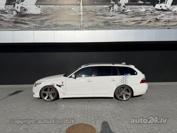 White BMW 5 Series 2008 in Tallinn, with an engine capacity of 3.00 L and mileage of 403 thousand km for 8499 €, photo 1 on AUTOMOTO.COM.LV