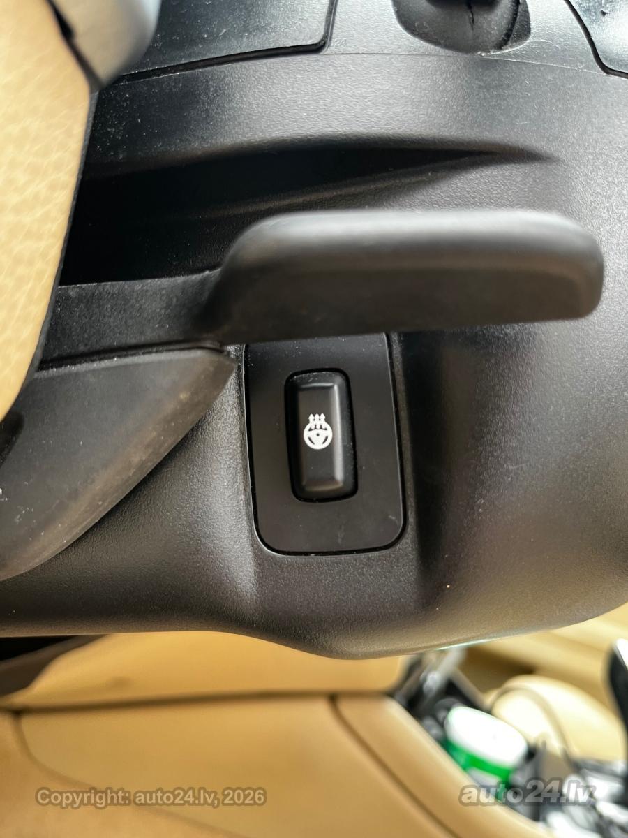 White BMW 5 Series 2015 in Tallinn, with an engine capacity of 2.00 L and mileage of 393 thousand km for 7500 €, photo 11 on AUTOMOTO.COM.LV
