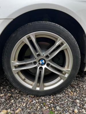 White BMW 5 Series 2015 in Tallinn, with an engine capacity of 2.00 L and mileage of 393 thousand km for 7500 €, photo 12 on AUTOMOTO.COM.LV