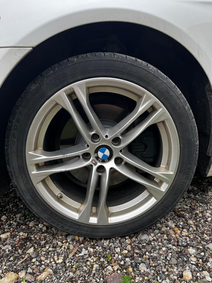 White BMW 5 Series 2015 in Tallinn, with an engine capacity of 2.00 L and mileage of 393 thousand km for 7500 €, photo 12 on AUTOMOTO.COM.LV